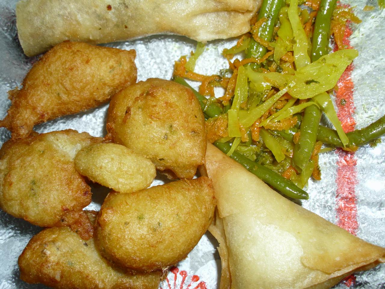 Boudins, Nem, accras de morue, samossa, achard de légumes (photos)