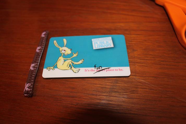 Wee Warrens: Library Card Holder Tutorial