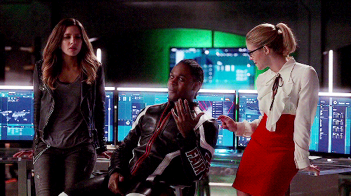 ARROW - "Ma il Team Arrow, ci è o ci fa?" Recensione "Honor Thy Fathers ...