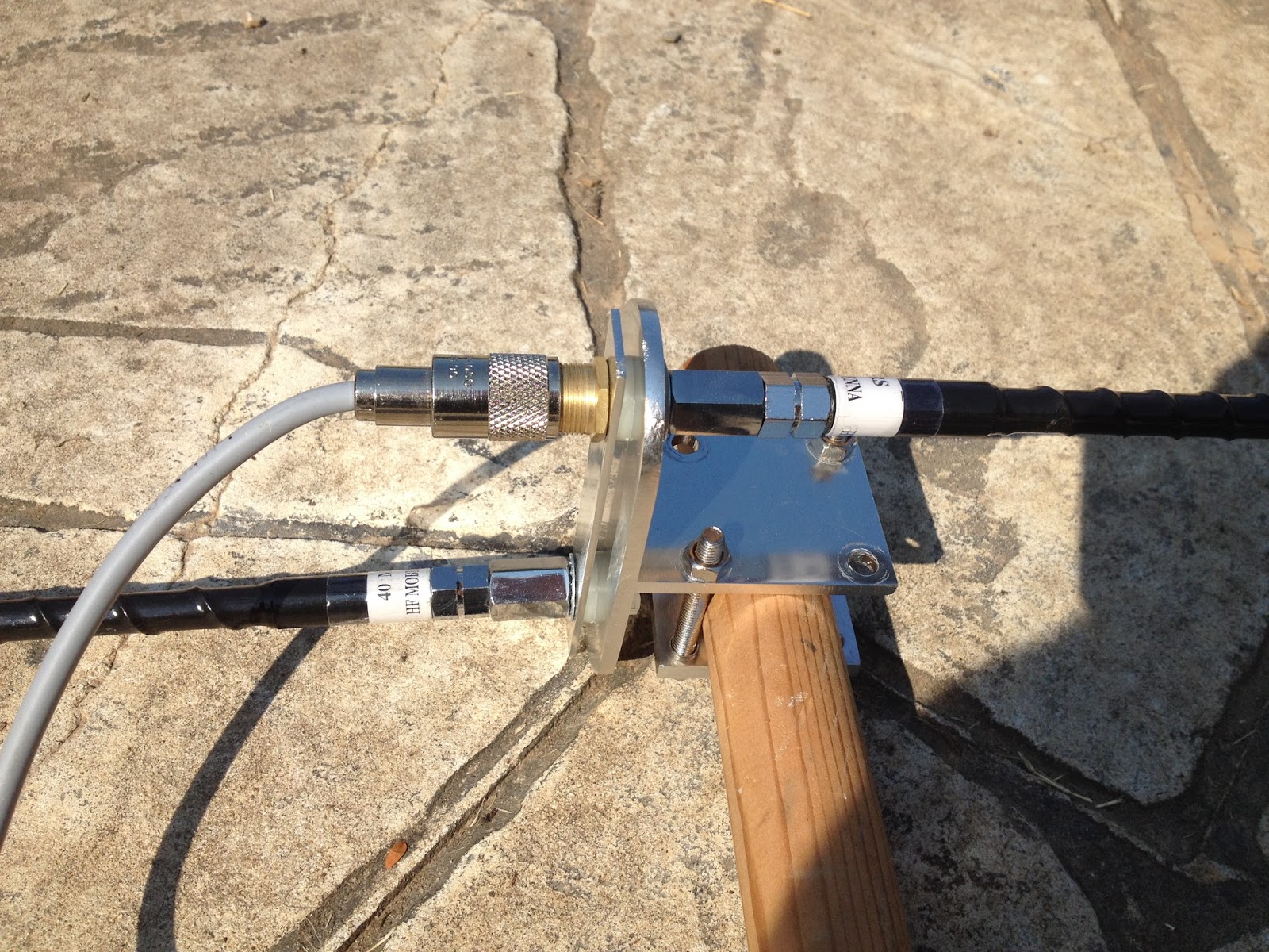 Rambling and Roaming: Portable Hamstick Dipole