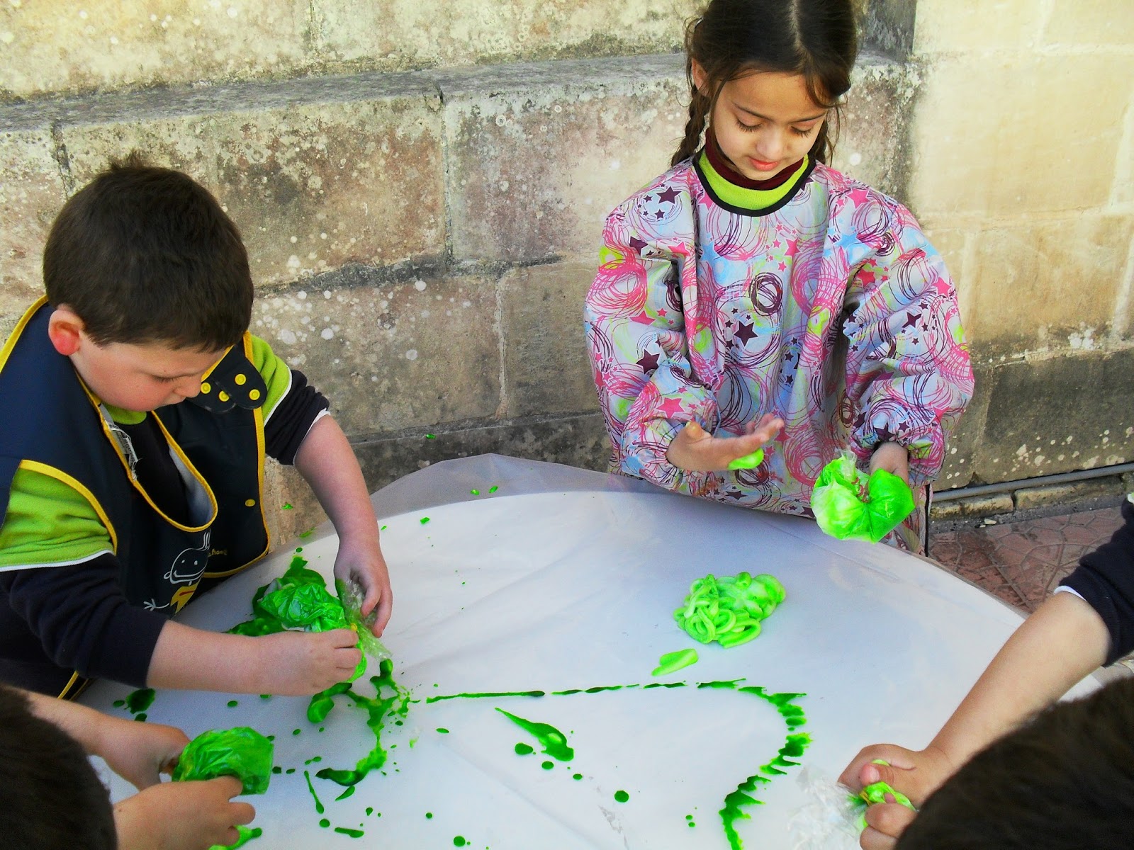 Kindergarten 2.1: Messy Play - Squeezy Foam Painting.