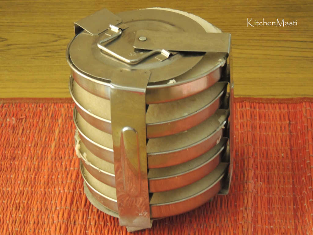 Thatte Idli / Plate Idli Recipe | Vegetarian Recipes