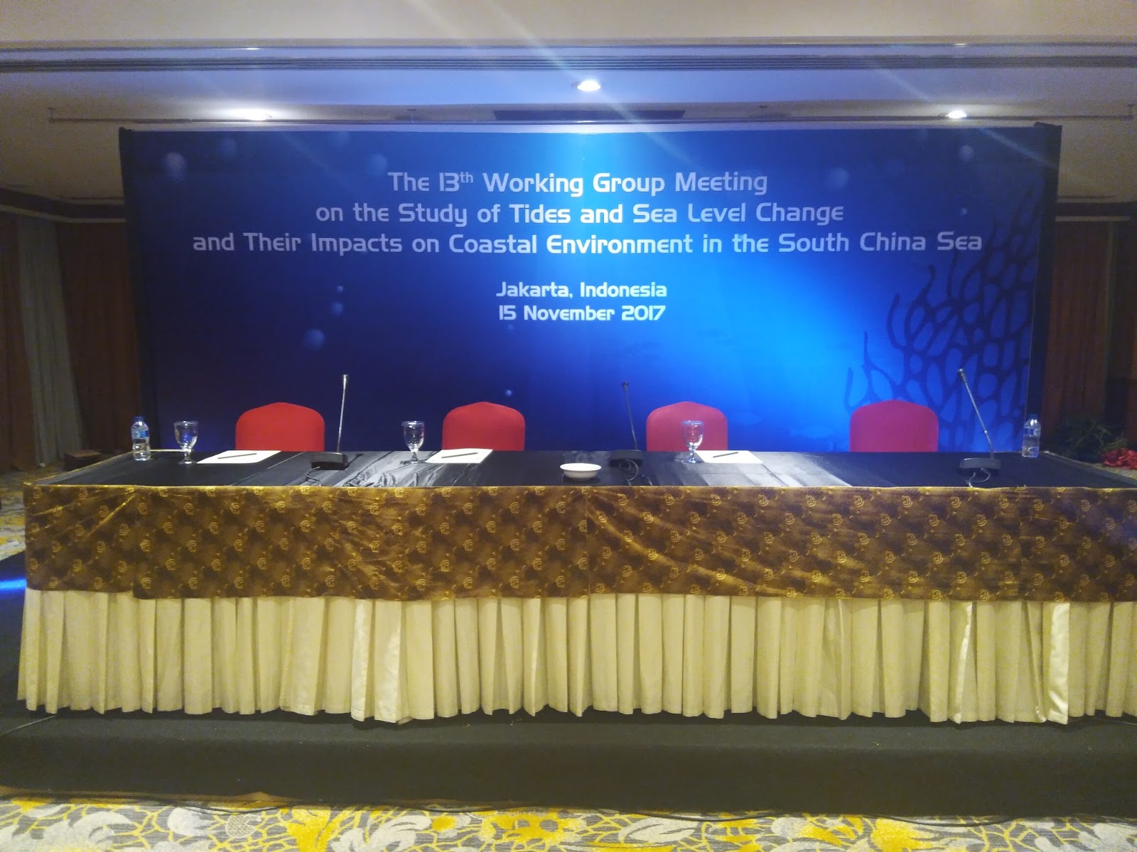 Contoh Backdrop dalam Ruangan - Jasa pemasangan backdrop, baliho ...