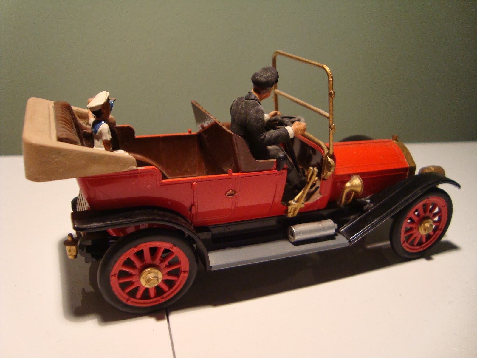 Oscar's Classic Model Cars Collection