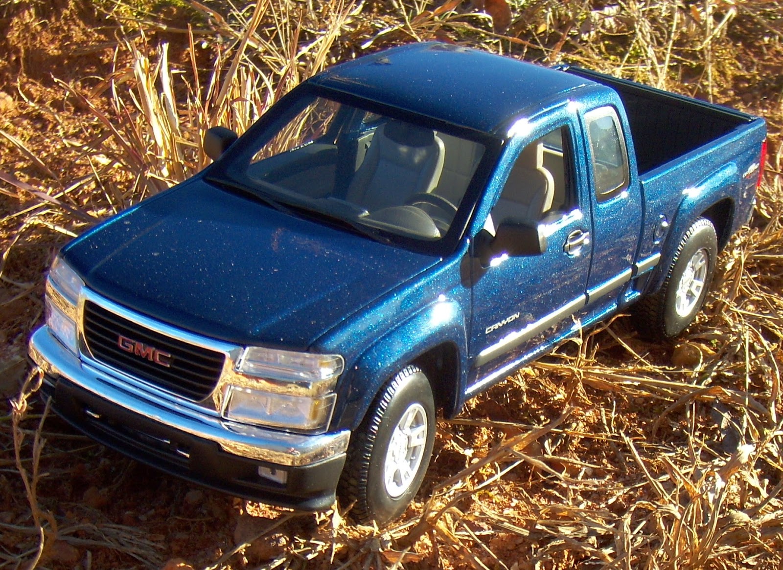Maisto 1:18 2004 Chevrolet Colorado and GMC Canyon 4x4's