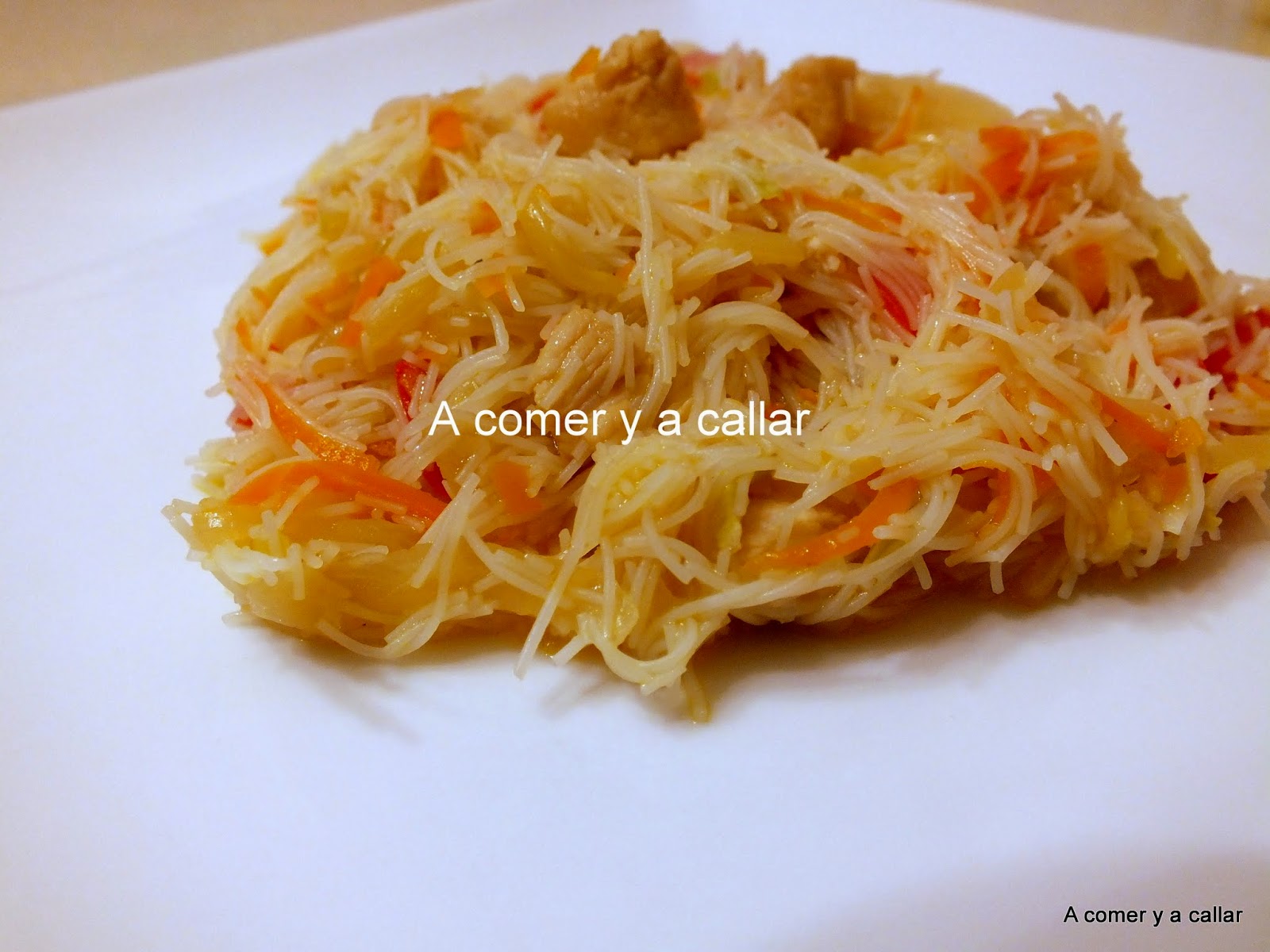 A comer y a callar: FIDEOS CHINOS DE ARROZ CON VERDURAS Y POLLO