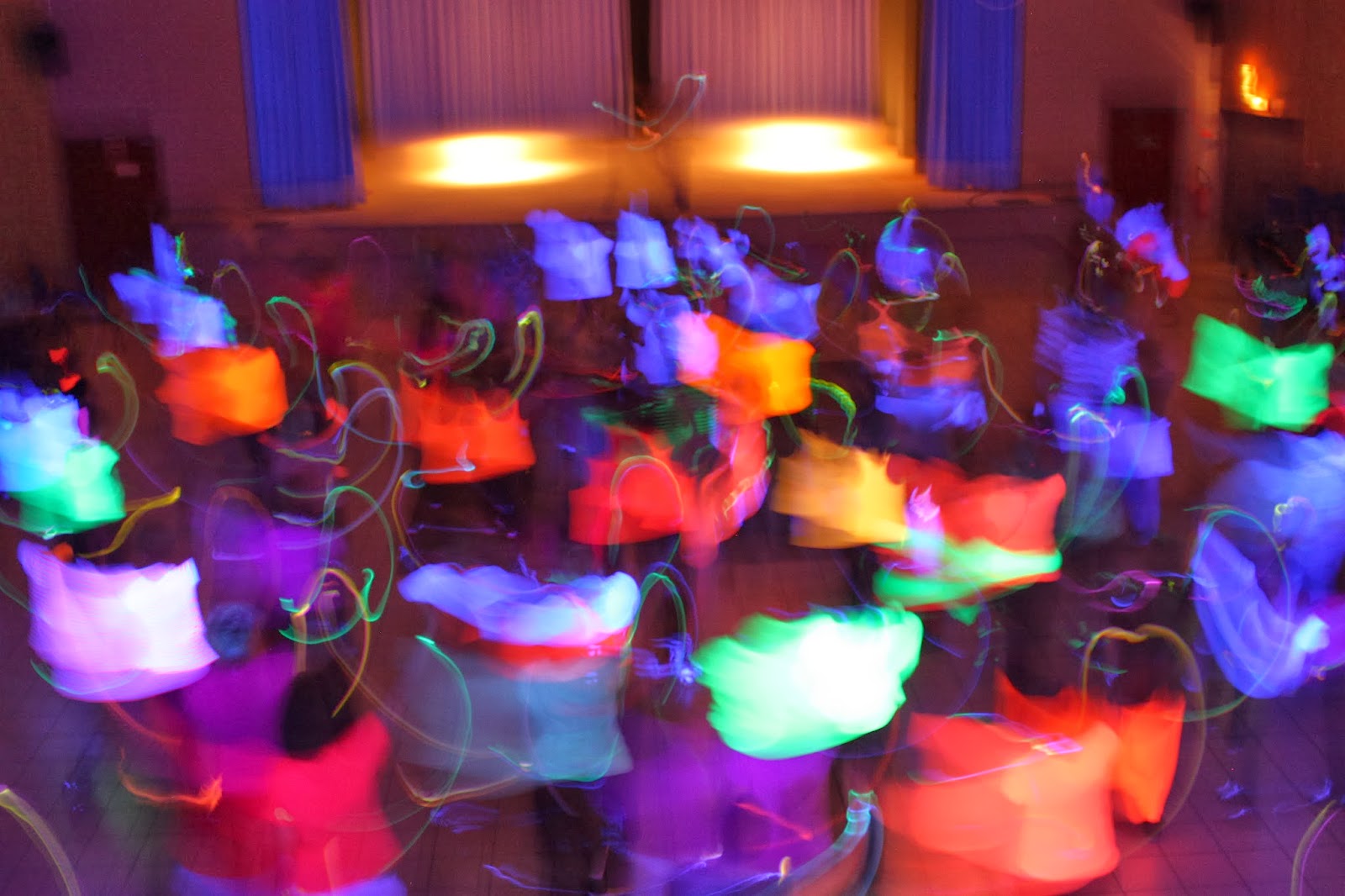 Association sou des ecoles de St Etienne de St Geoirs: Soirée fluo ...