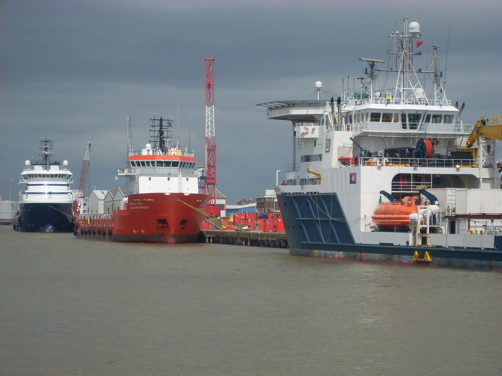 Walking in Norfolk and Suffolk: Gorleston Docks 250711