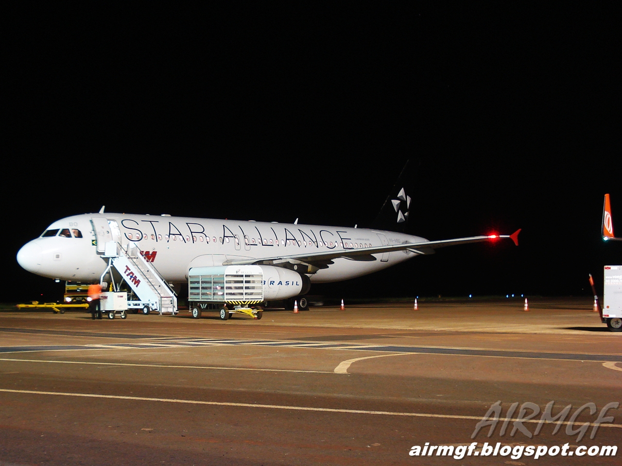AIRMGF: EMBRAER 195 AZUL E VERDE E AIRBUS A320 TAM STAR ALLIANCE NA ...