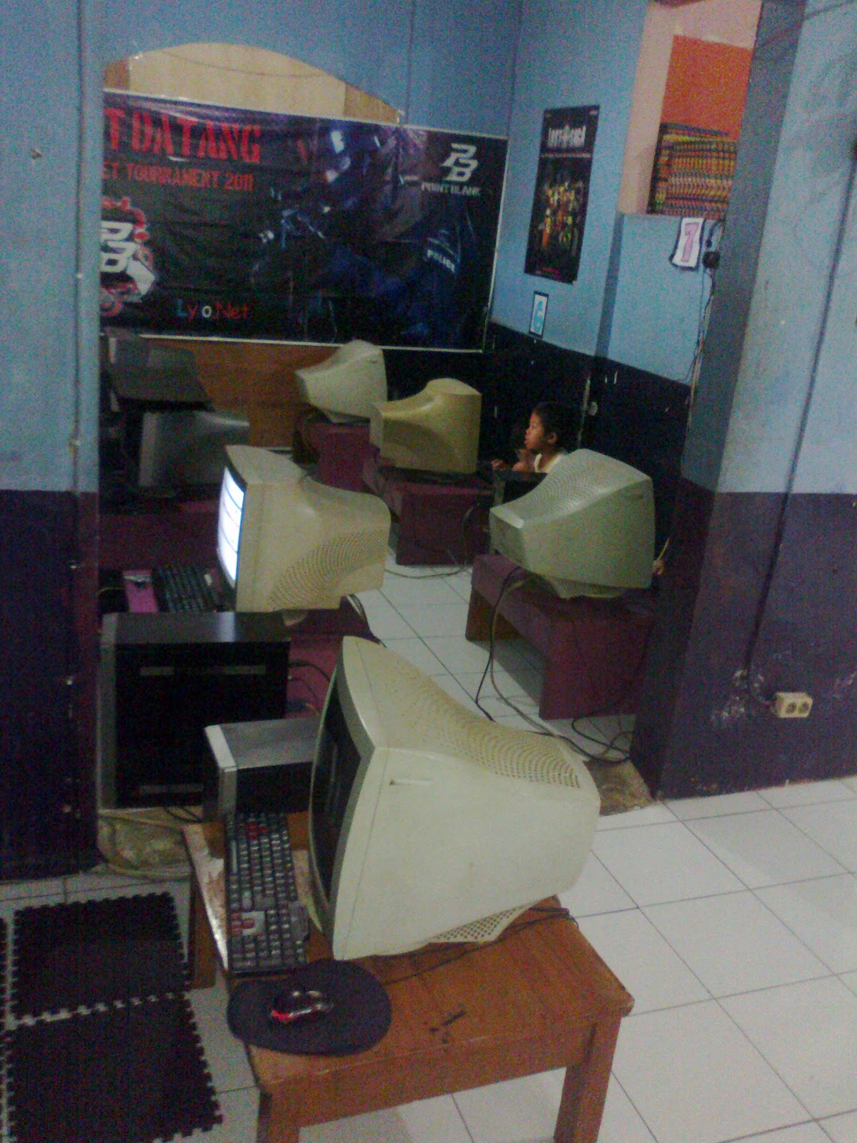 Serba Serbi Jaringan Komputer: Observasi jaringan komputer di warnet