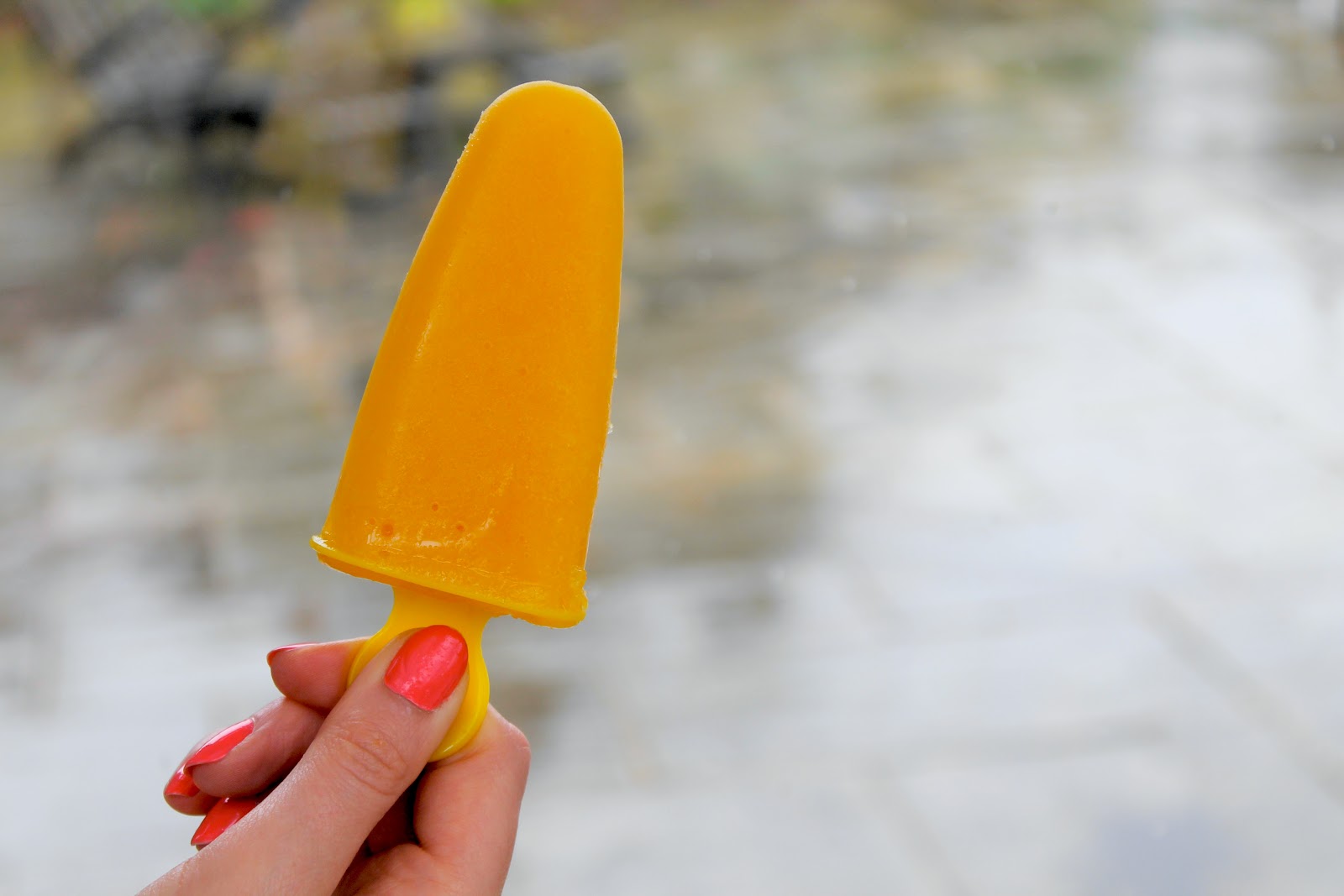 Munchie Monday - Raw Food Mango Ice Lollies!