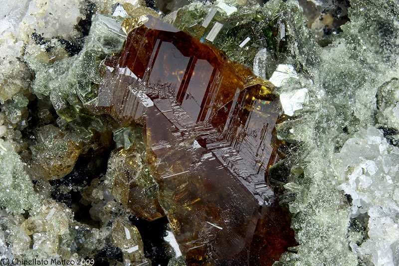 Humita (Humite) - Mineral