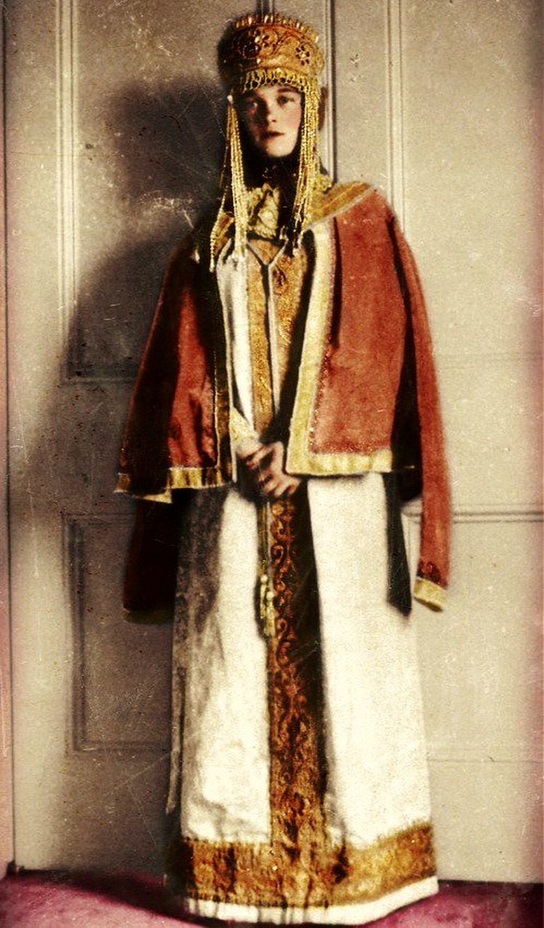 В память о последнем русском Государе и его семье, убитых большевиками.