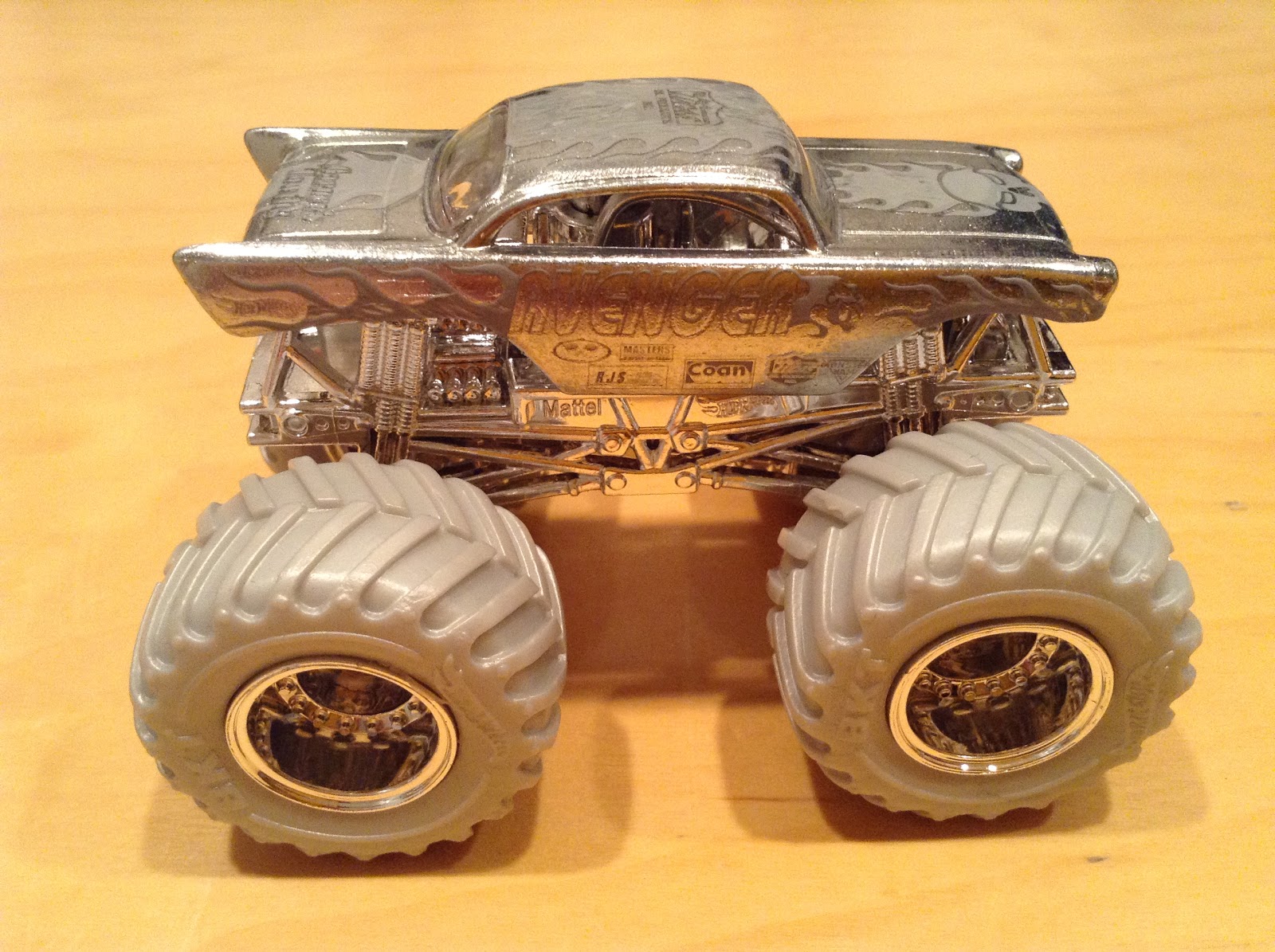 JULIAN'S HOT WHEELS BLOG: Avenger Monster Jam Truck (2017 Silver ...