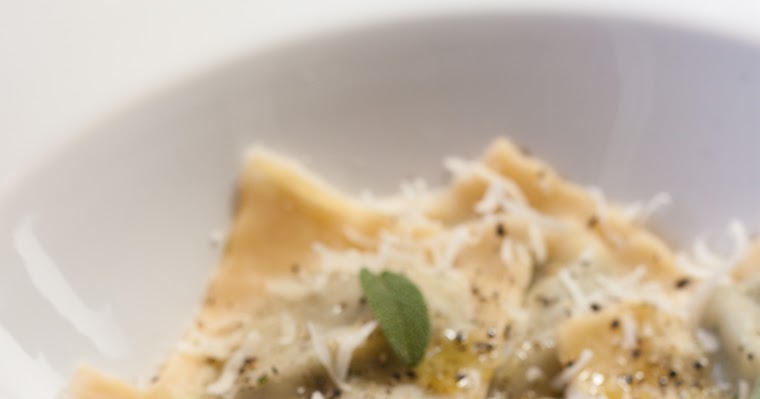 Ravioli ze szpinakiem i ricottą