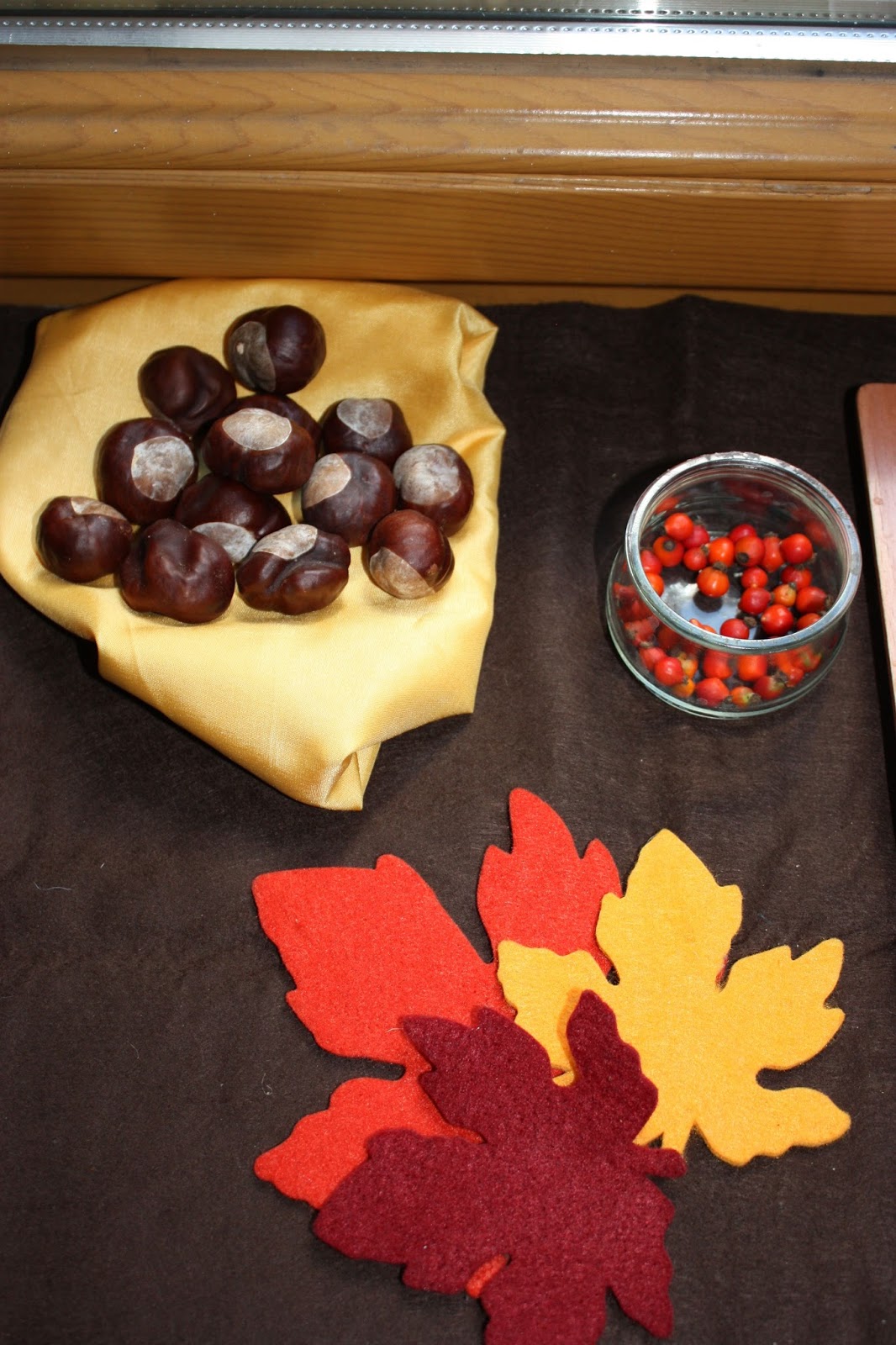 Explore and Express: Interactive Autumn Nature Table