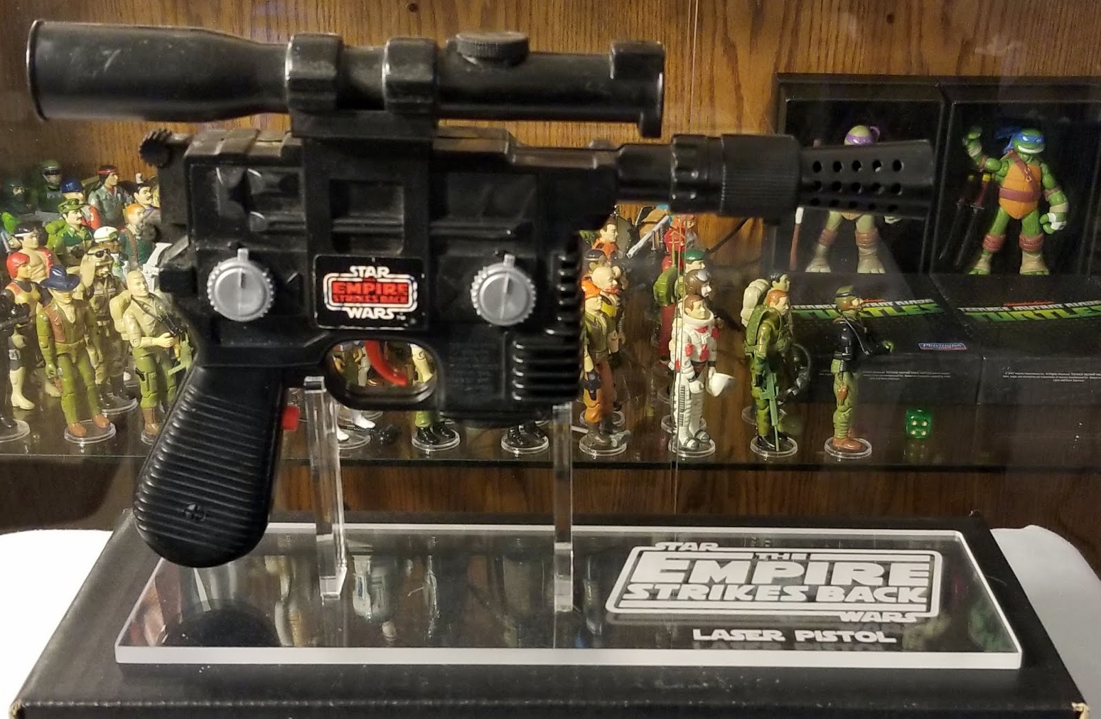 The Toy Box: Order Of Battle: Star Wars Blasters / Laser Pistols