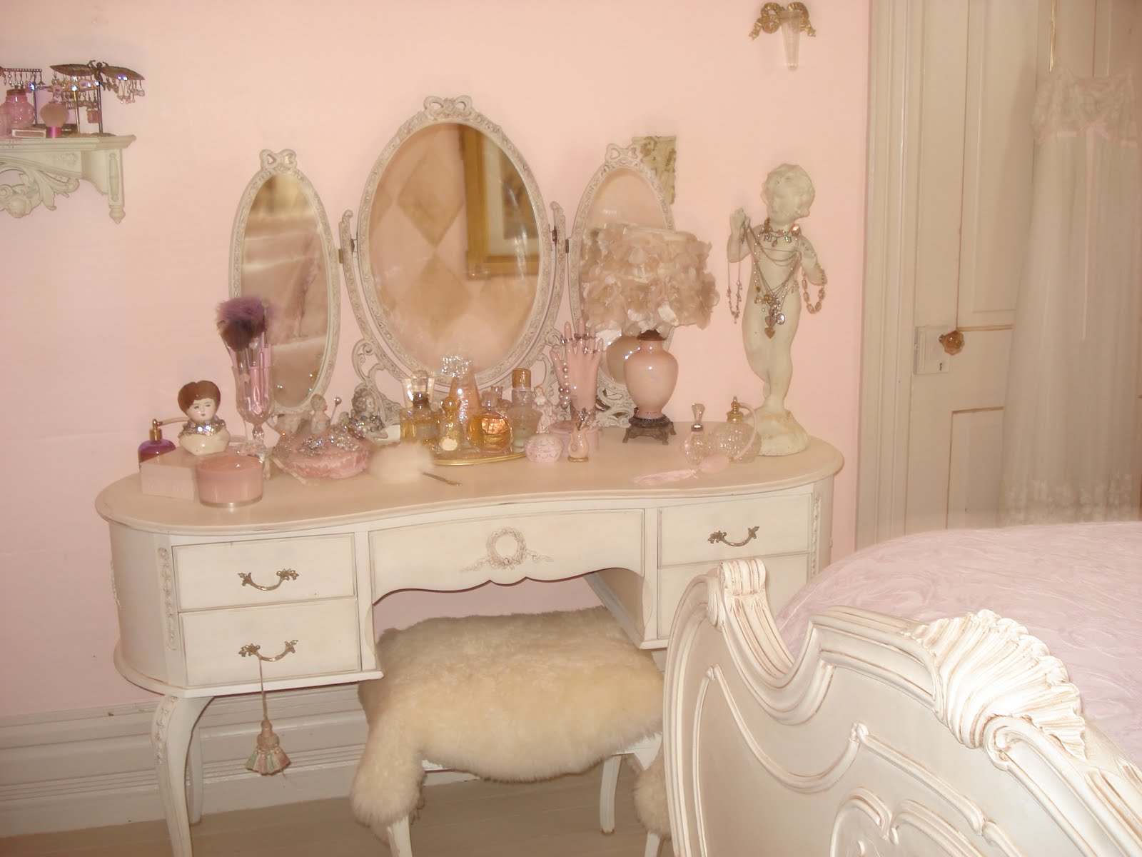 French Beauty Mark: French Vanity Dressing Table