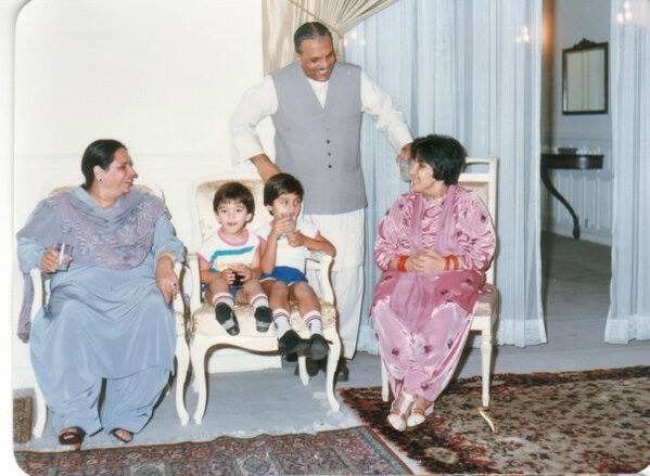 General Muhammad Zia ul Haq: General Zia With Family