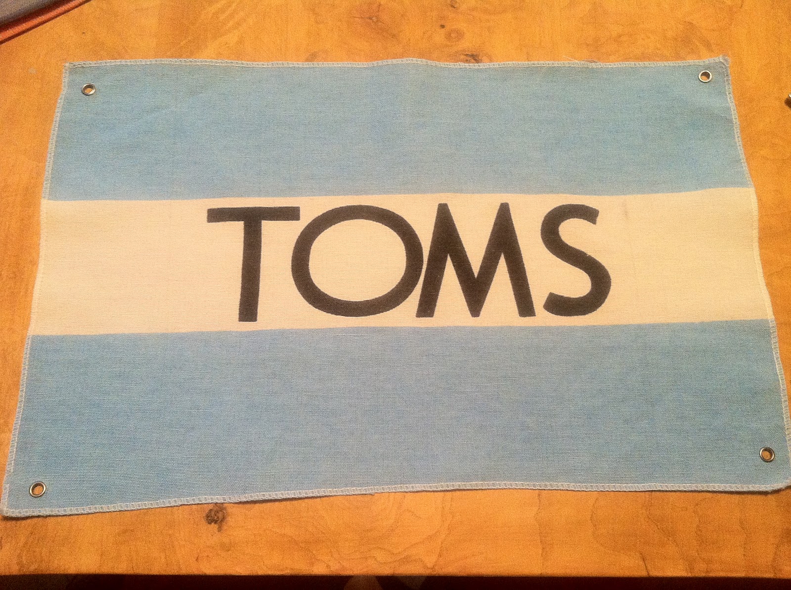 the daile lele: DIY~ TOMS Flag Wallet