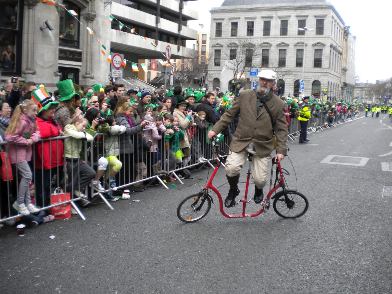 Vie au Velo: Saint Patricks Day Parade Dublin,Dublin Cycling Campaign.