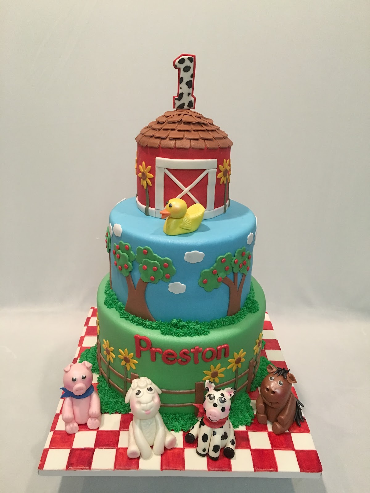 MyMoniCakes: Old McDonald Barnyard cake with matching smash cake
