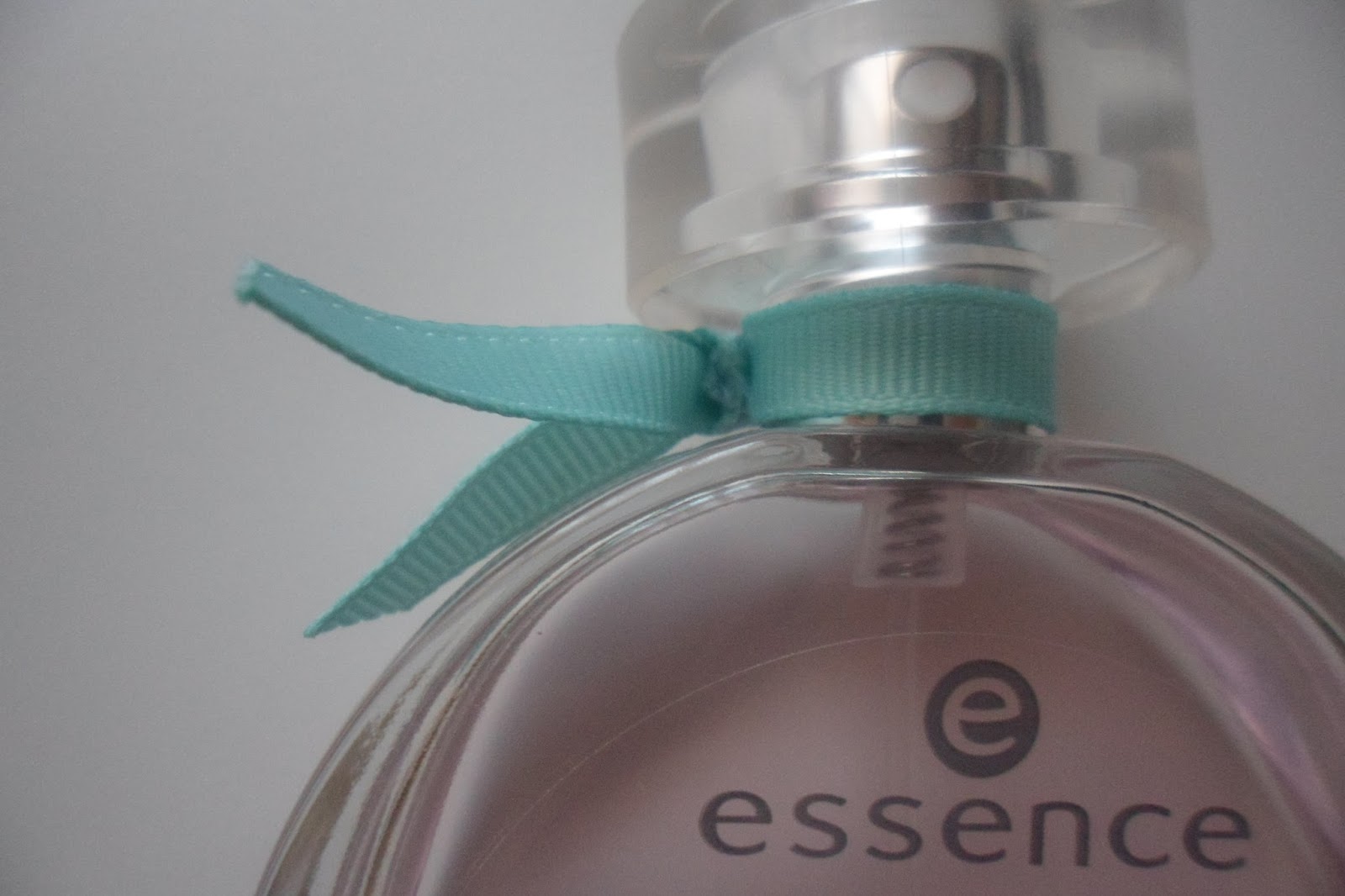 SheelaWorld: Review: Essence parfum - Like a new love
