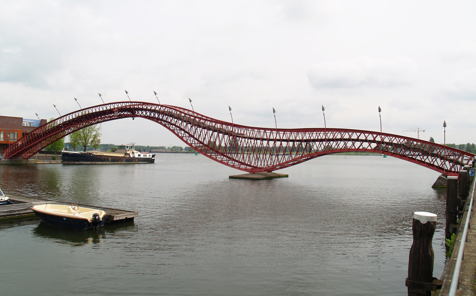 VERBEELDINGSBLOG: ADRIAAN GEUZE (West 8) – Pythonbrug en zusje