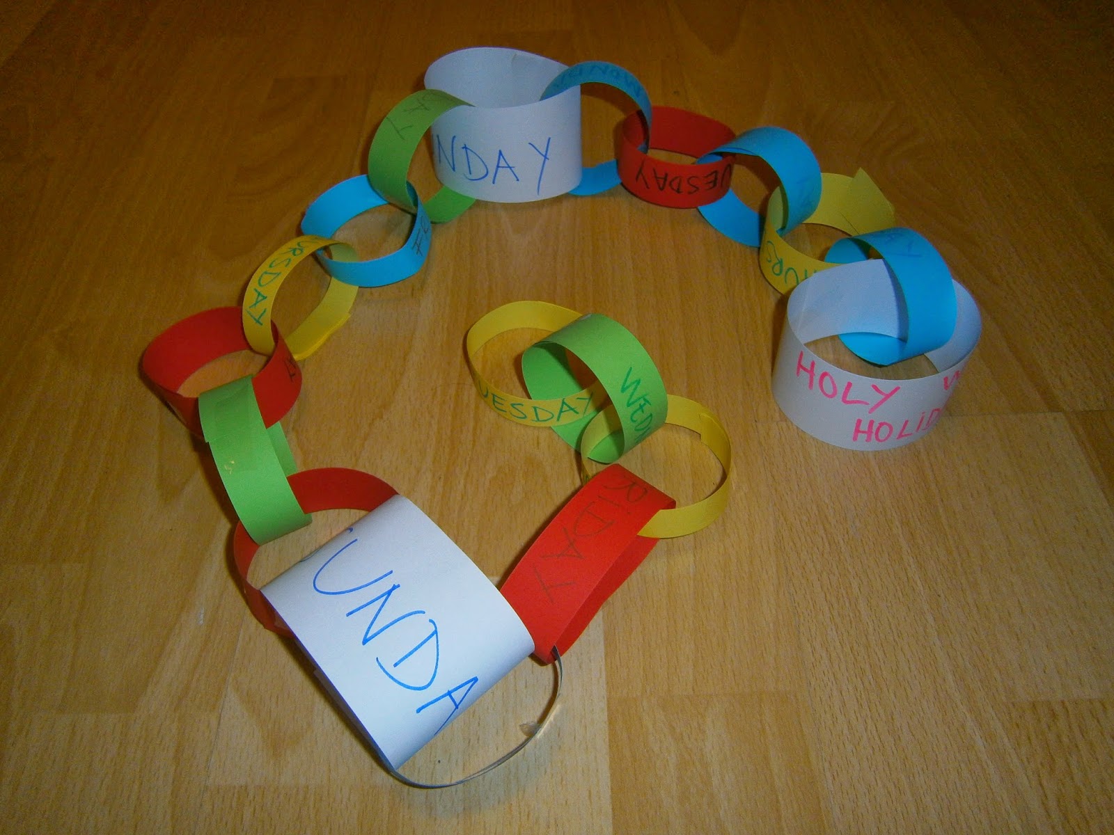 AULAESTUDI: Holy Week: Paper Chain Calendar