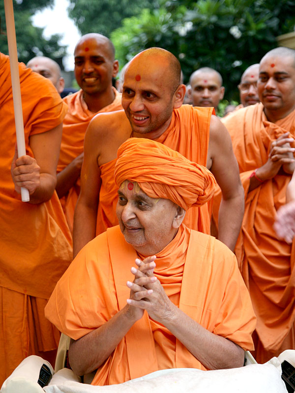Lord Swaminarayan: Pramukh Swami Maharaj Photos