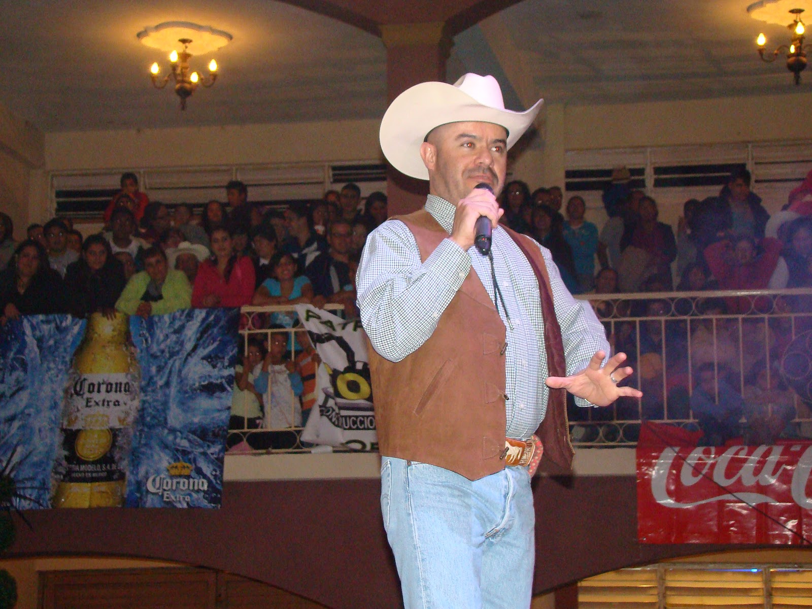 LaPlebada.Net: El comediante El Norteño creador de “El Compayito” lanza ...
