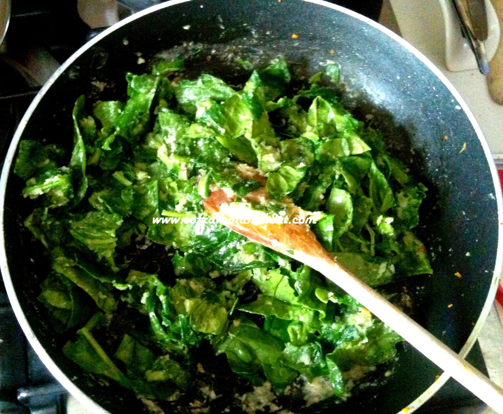 Sofra ve Muhabbet: YOGURTLU ISPANAK SALATASI