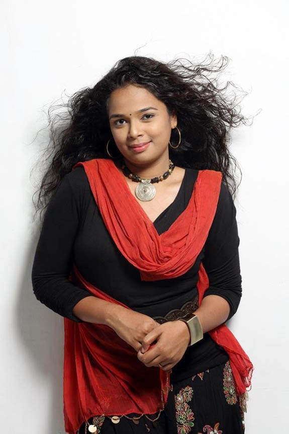 World Running Tips for Human Behaviour: tamil actress Sundari Divya ...