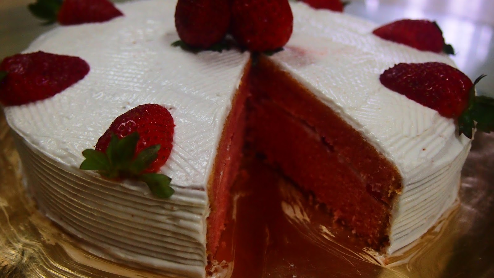 MamaMia Kitchen: KEK STRAWBERRY SIMPLE