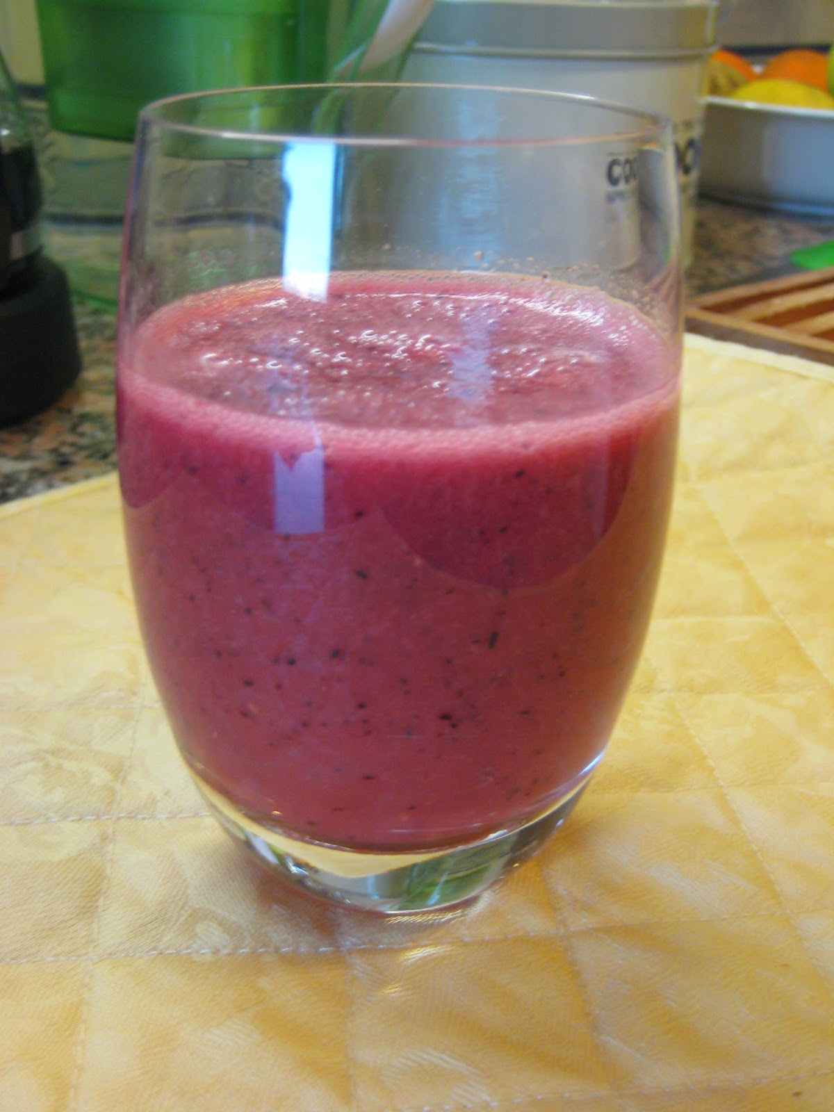 Vegan Susi: Sumo de laranja, maçã, morangos e frutos vermelhos