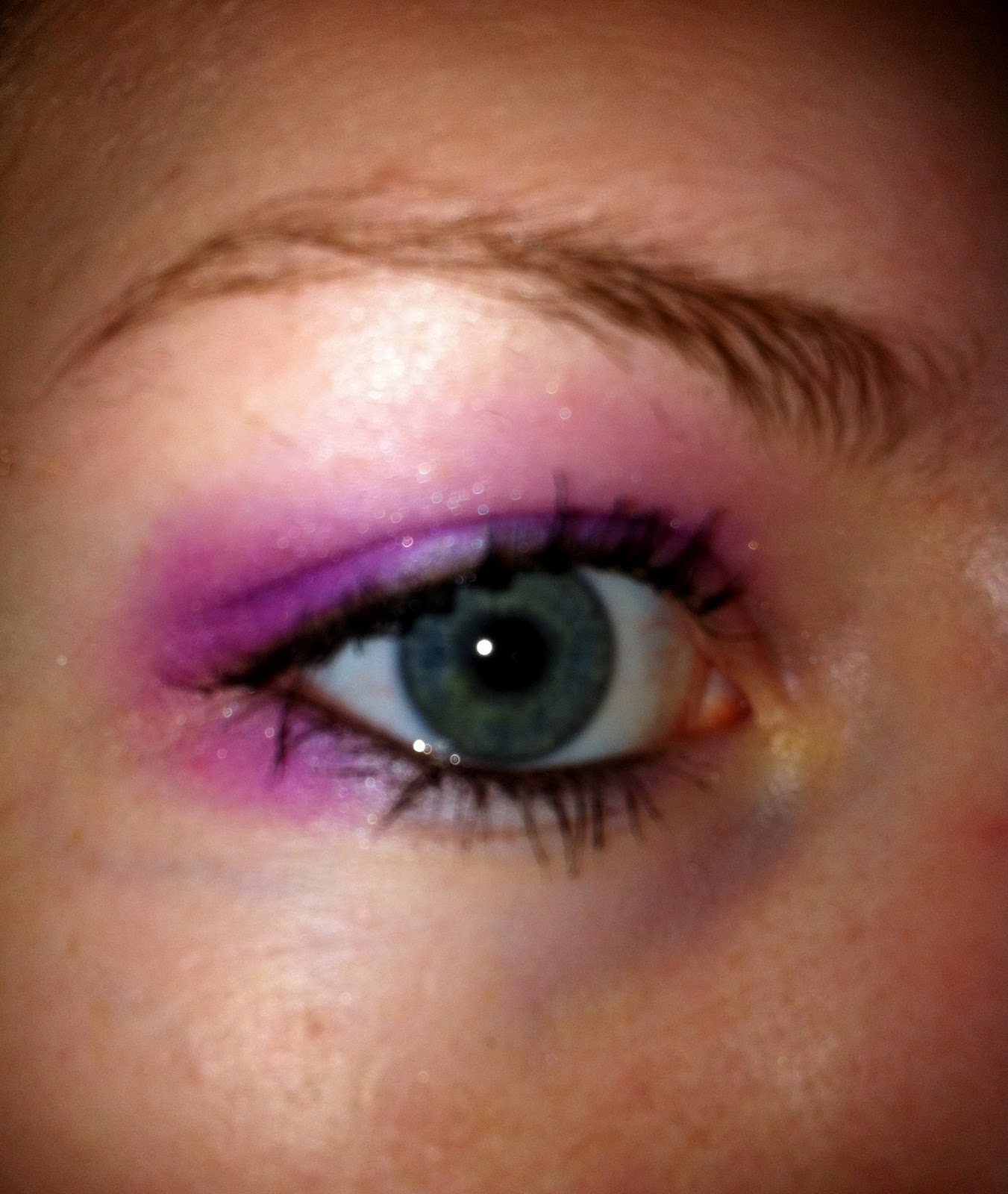 Möndchen - Nails, Fashion & Co: Lila Augen Mape Up