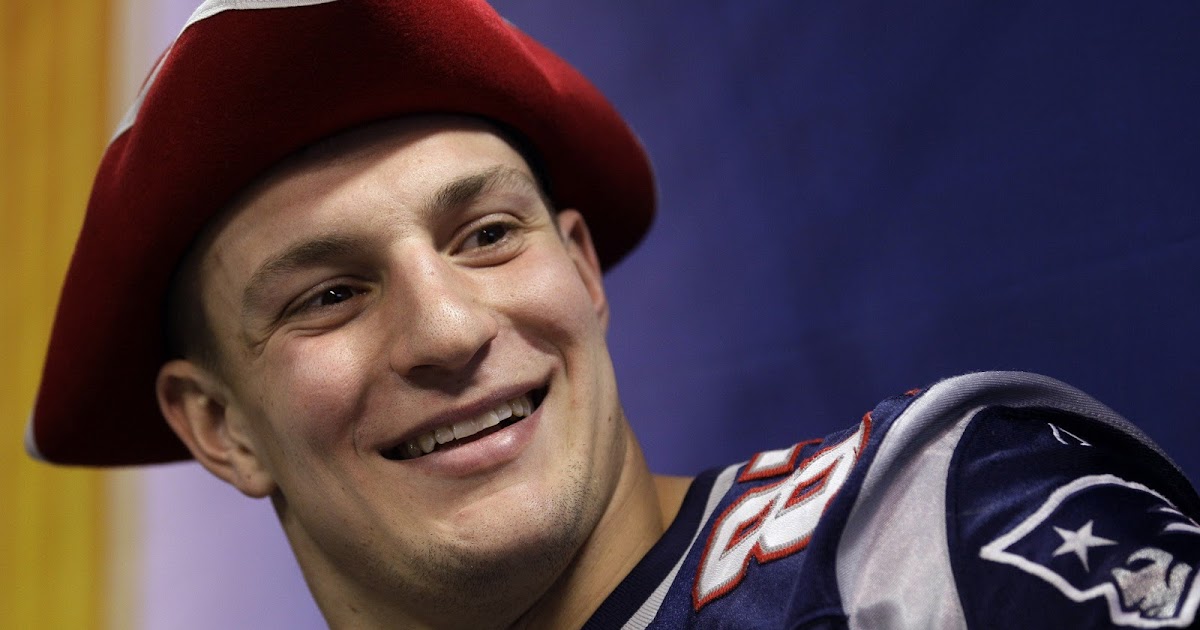 Rob Gronkowski practices in full pads