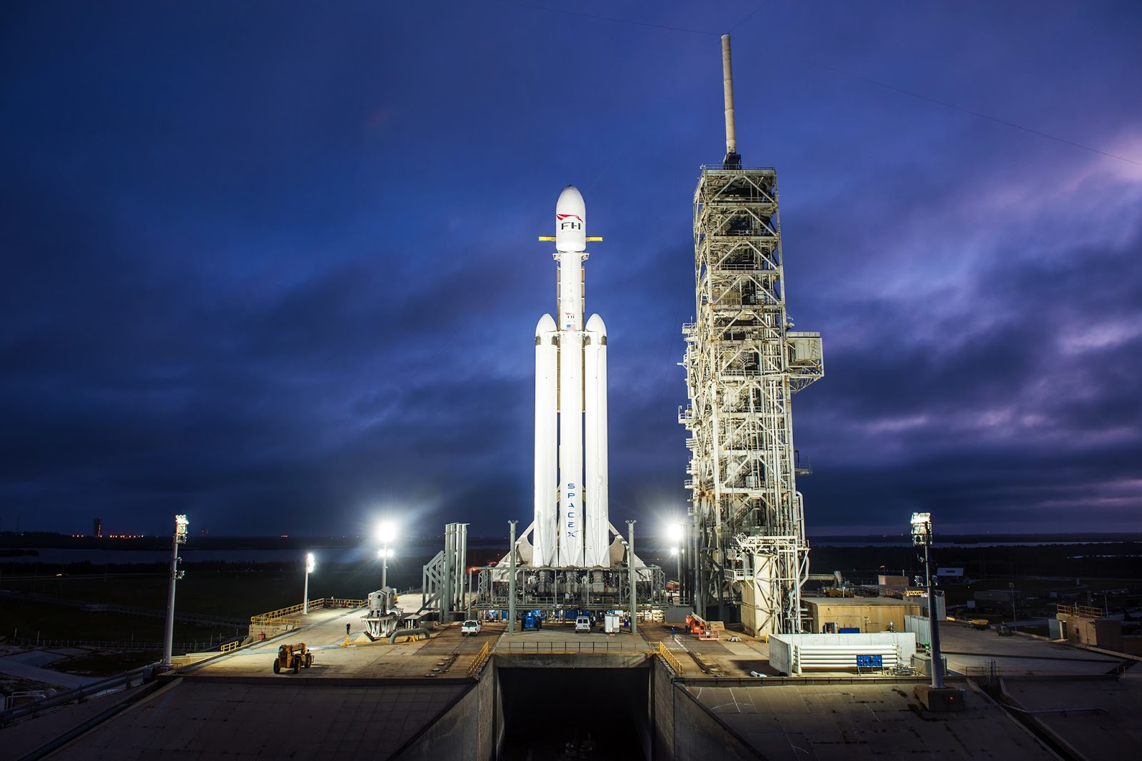 Ο πύραυλος Falcon Heavy του Έλον Μασκ είναι έτοιμος για εκτόξευση