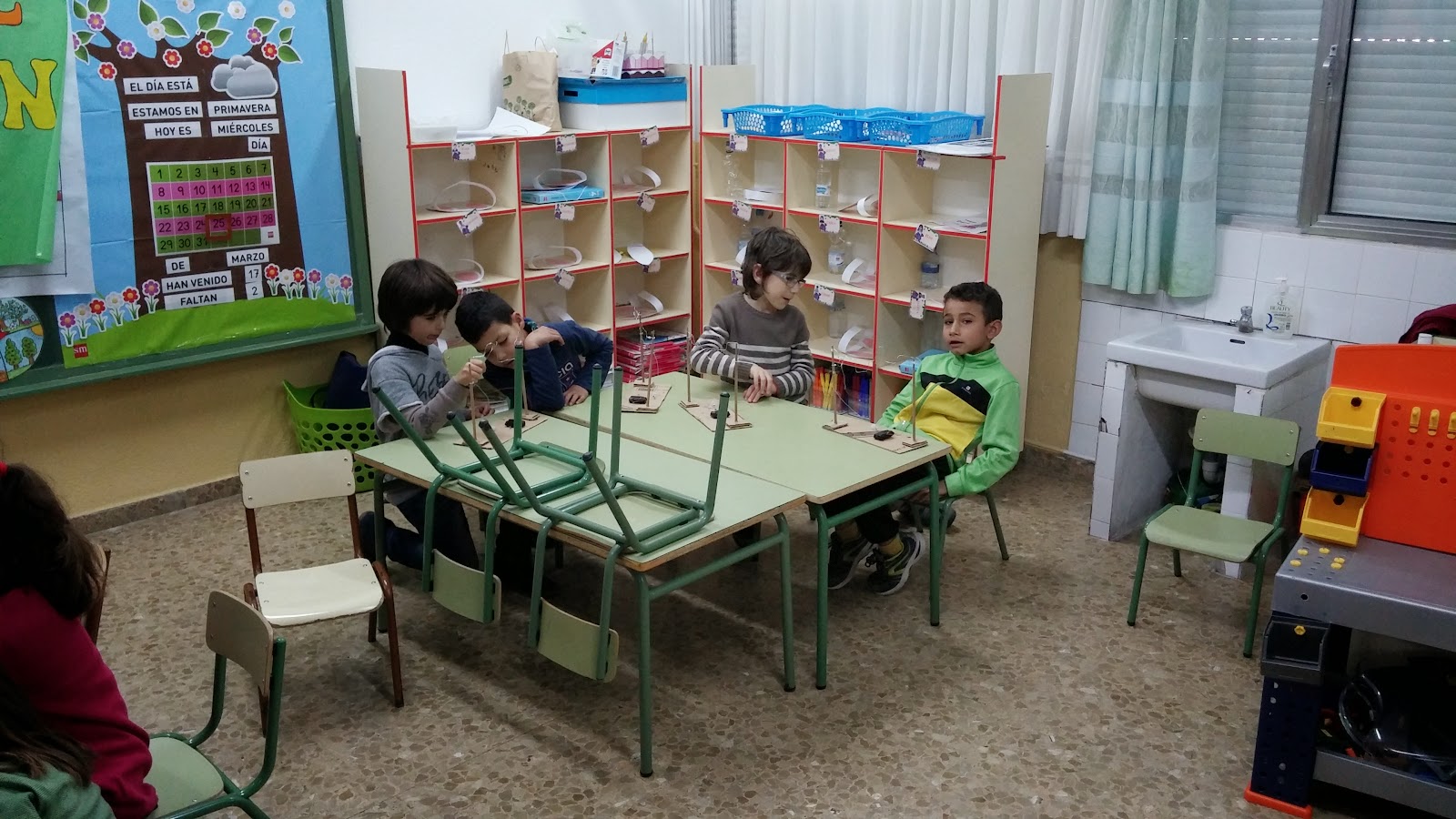 DIVERCIENCIA: "LABERINTO ELÉCTRICO"