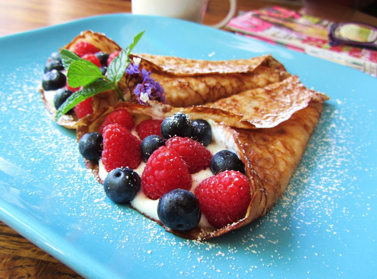 Let's eat......simple!: Honey-Cinnamon Crepes with Honey Yogurt n Berries