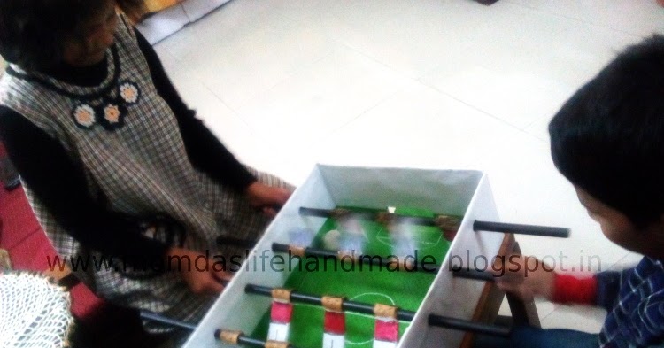 Mom Das Handmade: DIY: Table Foosball or Soccer with cardboard at Home