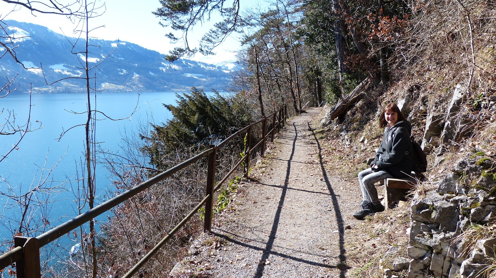 Hiking in Switzerland – Gabrielle and Urs: Spring Hike Along Lake Thun