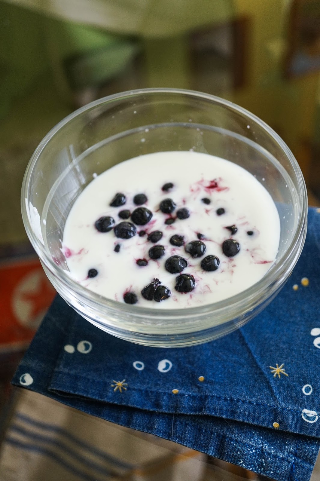 Eesti Toit. Reisid ja Raamatud: Mustikad suhkru ja piimaga