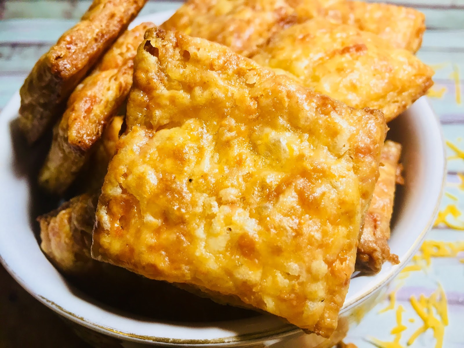 Extra Toasty Cheddar Cheese Crackers