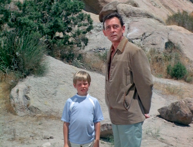 THE INVADERS: Episode 19: The Saucer - 9/12/67