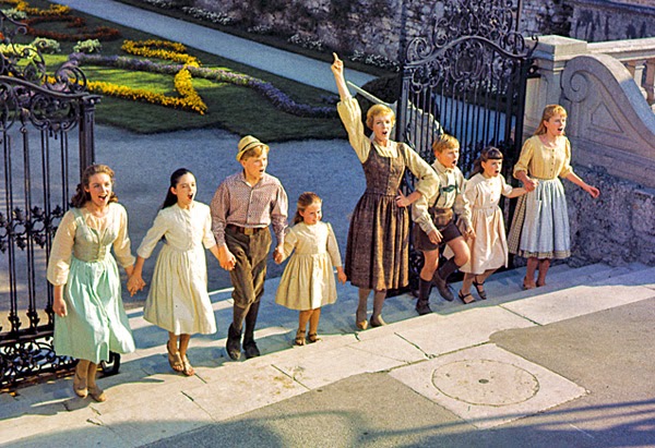 Laura's Miscellaneous Musings: Book Review: The Sound of Music Story