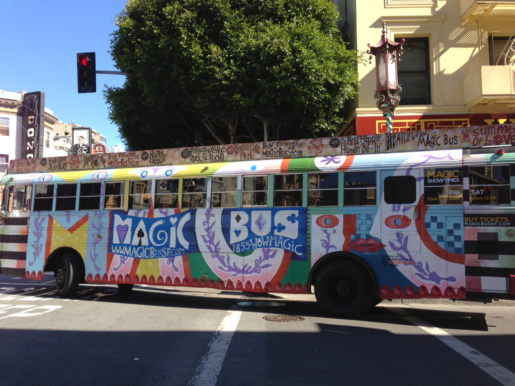 AVCR8TEUR'S PHOTO BLOG: Magic Bus Tour