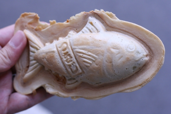 Yusuke Japan Blog: Taiyaki, the fish shaped waffle filled with red bean ...
