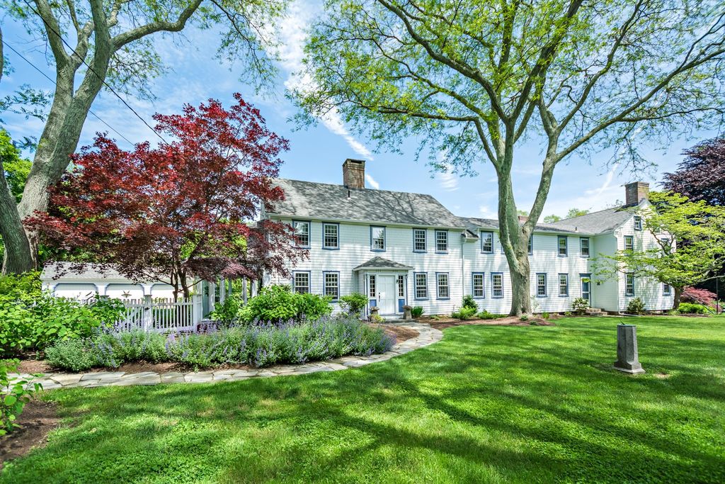 Sweet House Dreams: 1790 Colonial in Saunderstown, Rhode Island