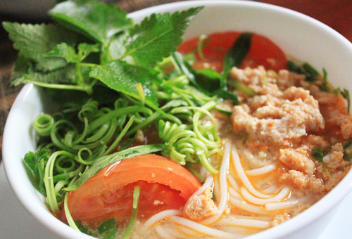 Vietnamese bun rieu tomato crab paste noodle soup recipe - tracy collin ...